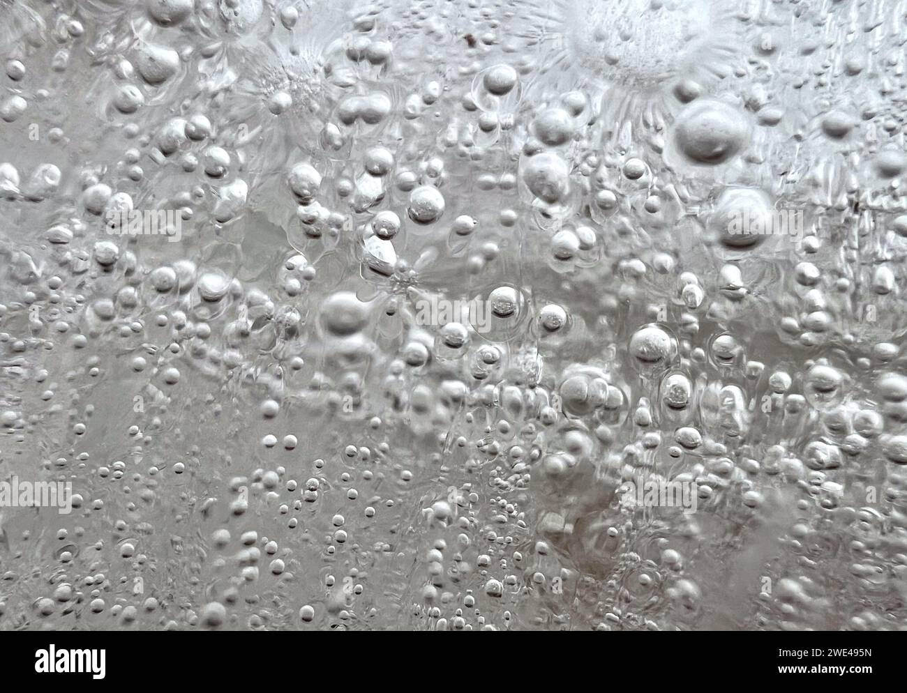 23 January 2024, Hesse, Frankfurt/Main: Air pockets look like pearls in ...