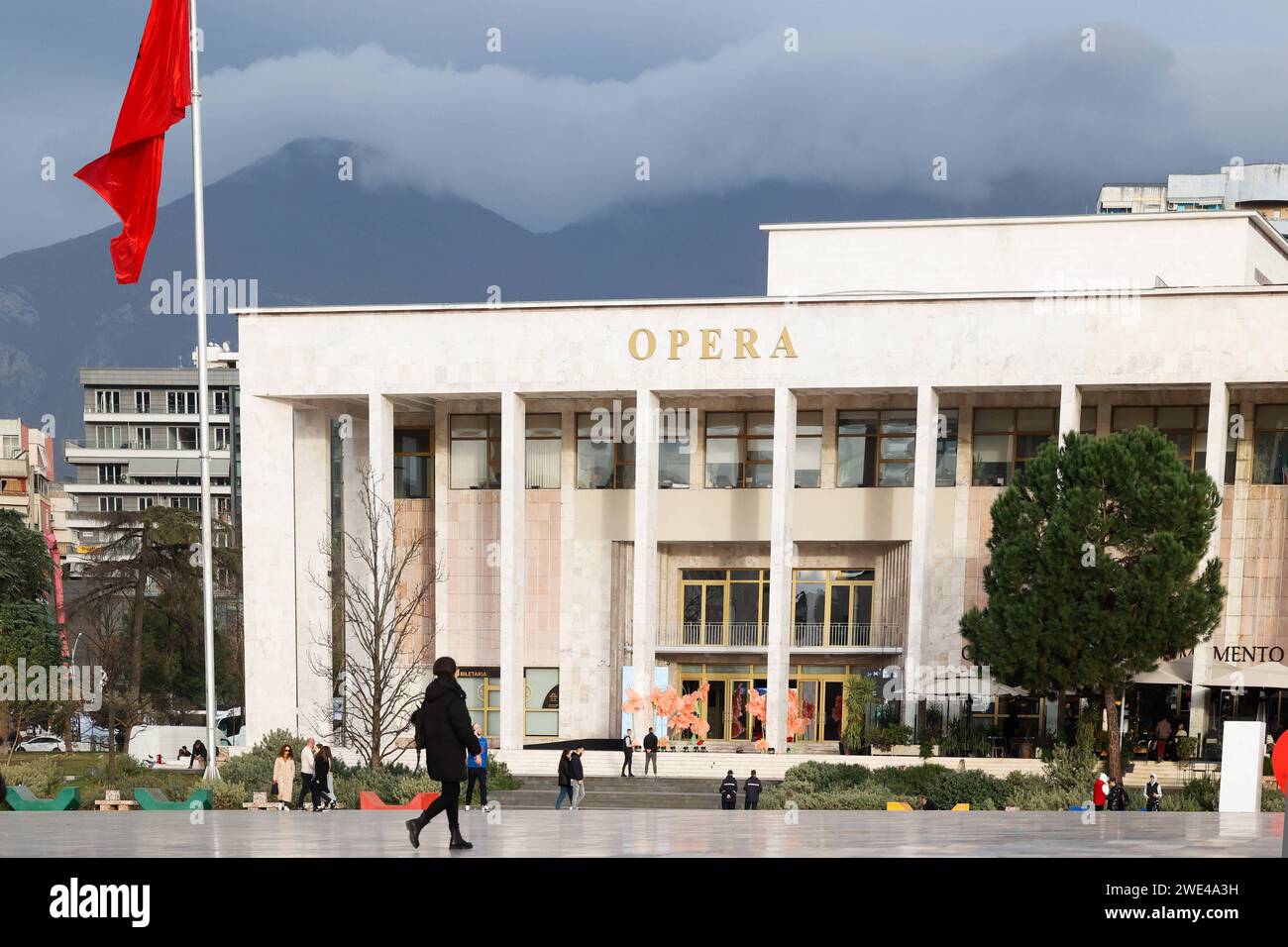 Oper, Stadtleben in Tirana, Albanien am 23.01.24 Stadtleben in Tirana ...