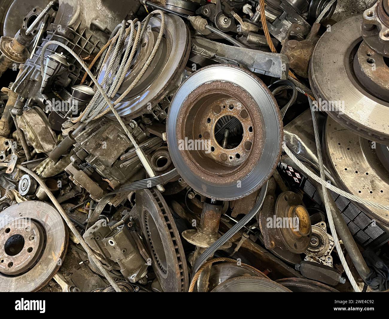 Pile rusted car parts hi-res stock photography and images - Alamy