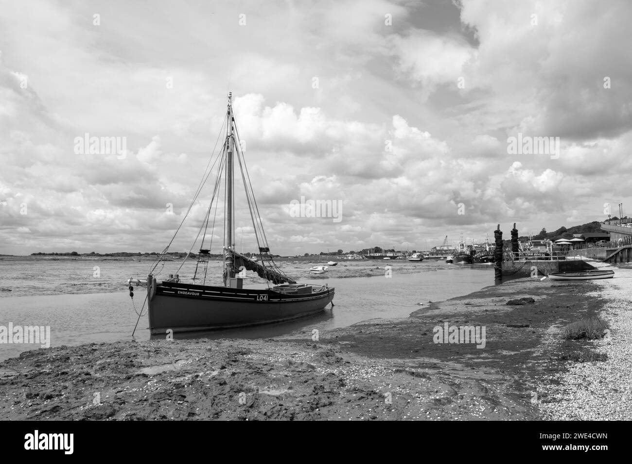 Cockle fishing boat leigh on sea Black and White Stock Photos & Images ...