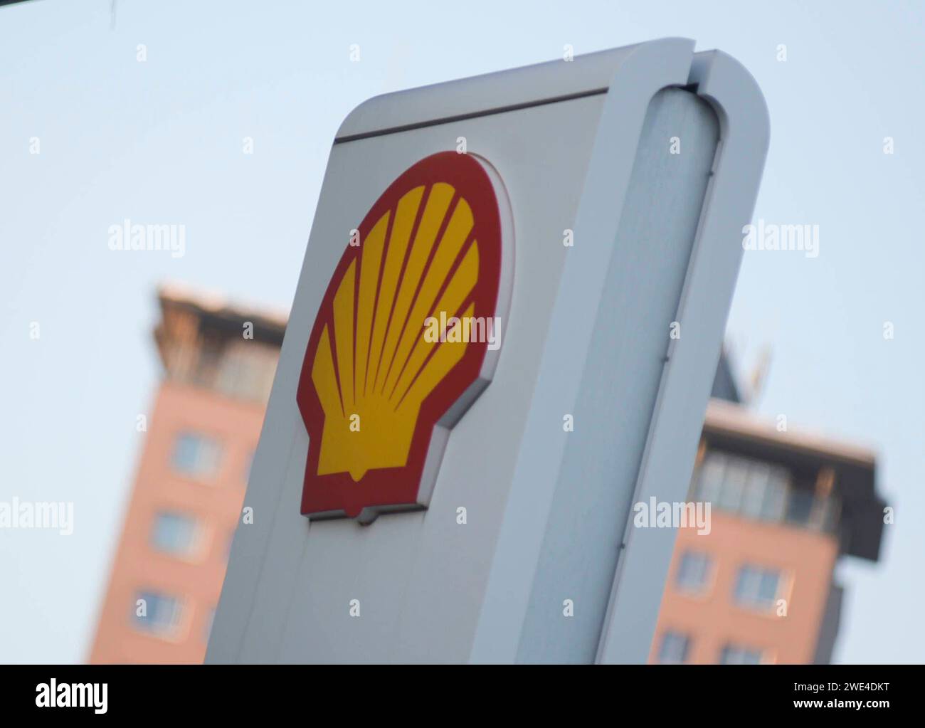 Shell oil company marke hi-res stock photography and images - Alamy