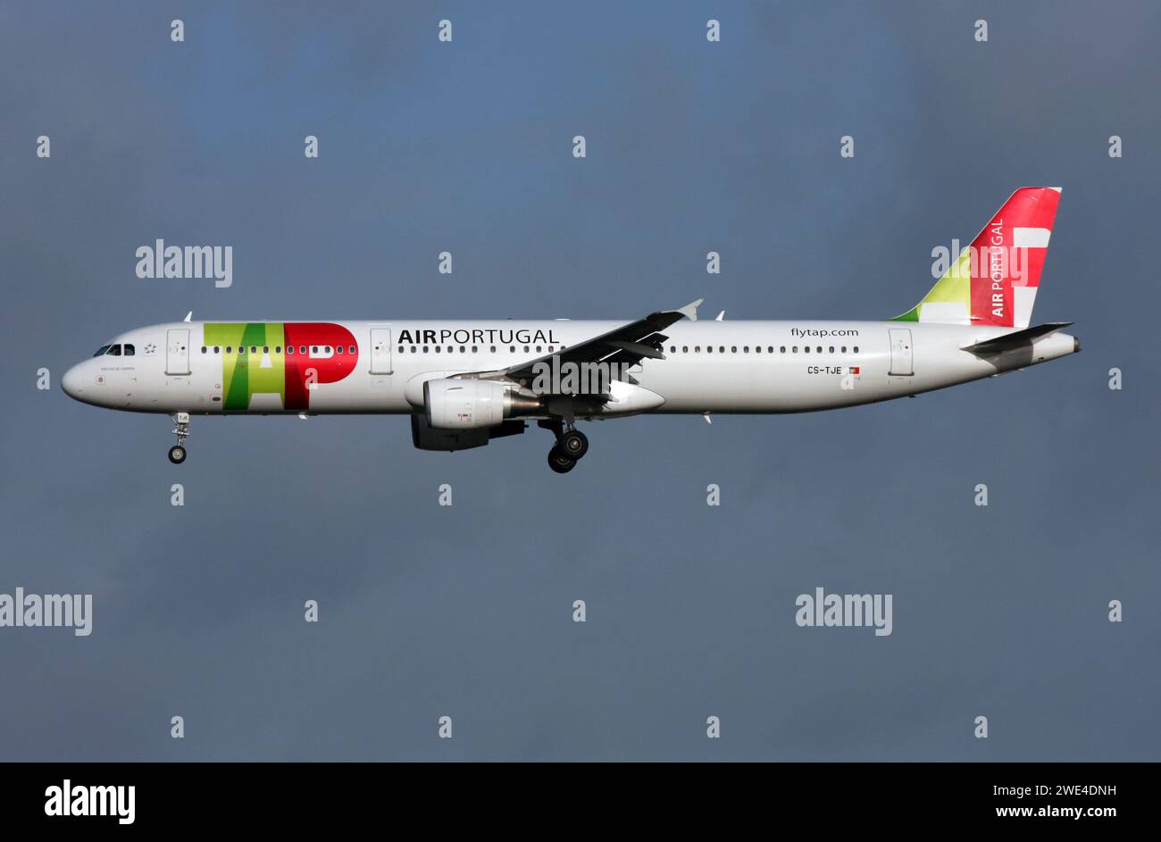 An Airbus A321 of TAP Air Portugal approaching London Gatwick Airport ...