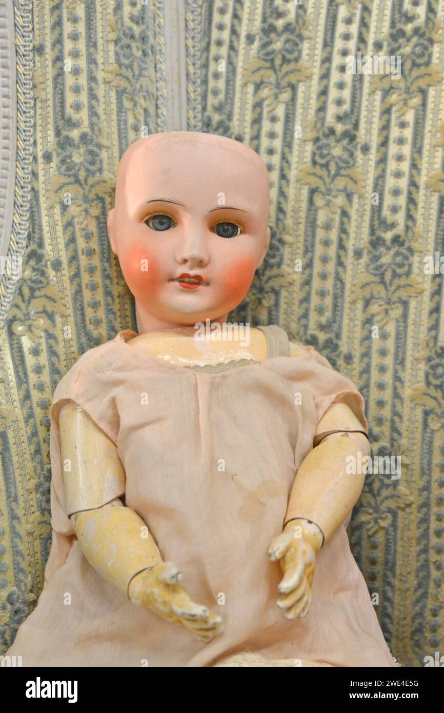 Vintage toy dolly box hi-res stock photography and images - Alamy