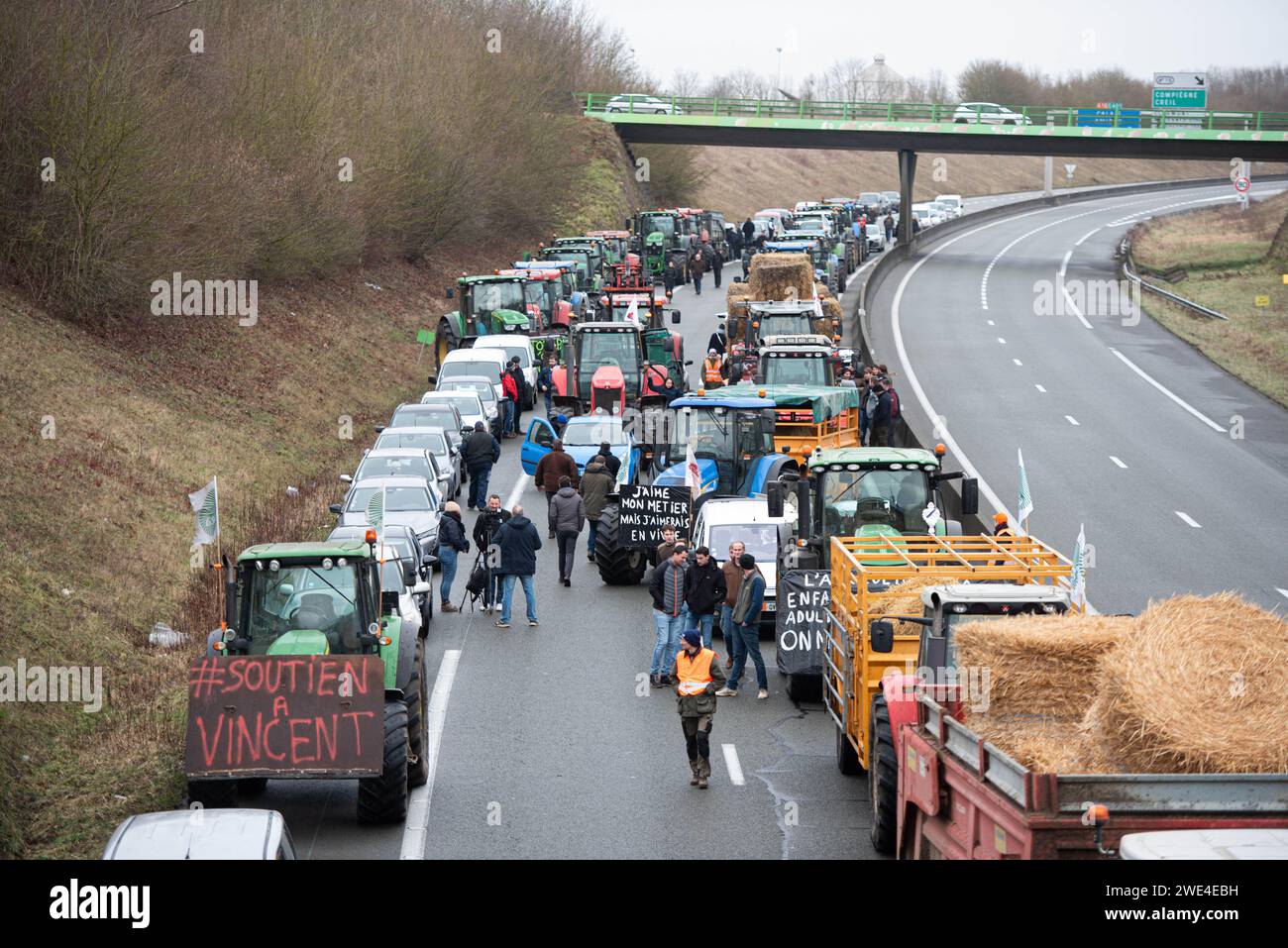 Beauvais, France. 23rd Jan, 2024. Blocking of the A16 motorway by ...