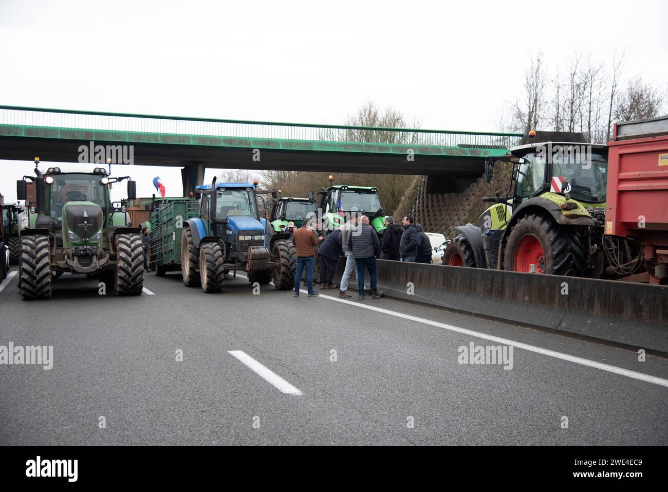 Beauvais, France. 23rd Jan, 2024. Blocking of the A16 motorway by ...