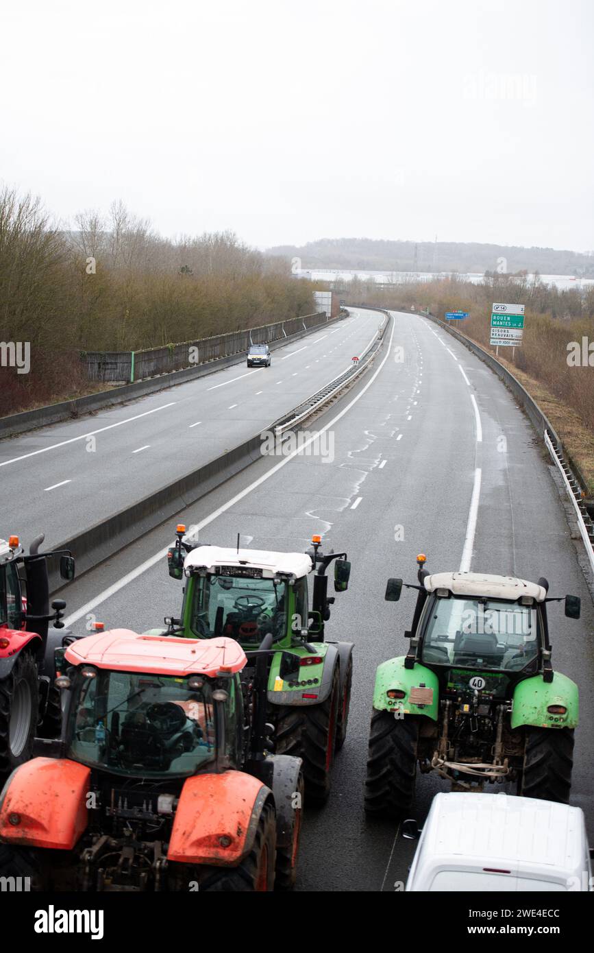 Beauvais, France. 23rd Jan, 2024. Blocking of the A16 motorway by ...