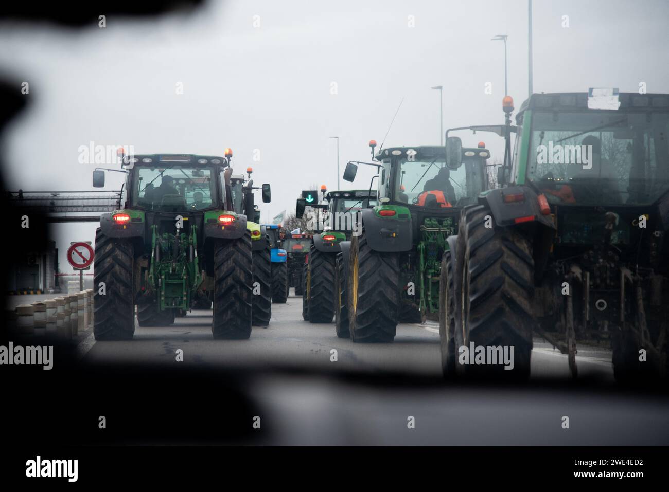 Beauvais, France. 23rd Jan, 2024. Blocking of the A16 motorway by ...