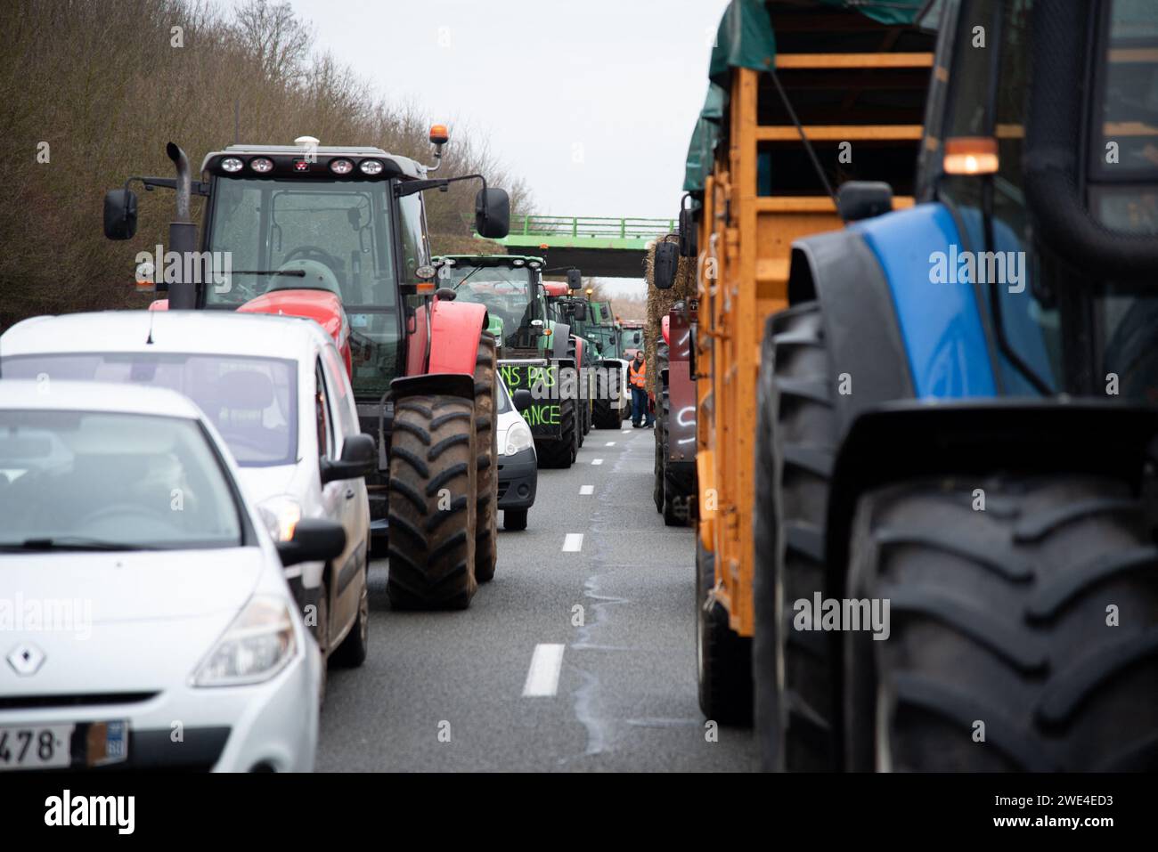 Beauvais, France. 23rd Jan, 2024. Blocking of the A16 motorway by ...