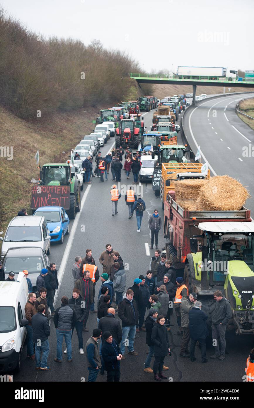 Beauvais, France. 23rd Jan, 2024. Blocking of the A16 motorway by ...