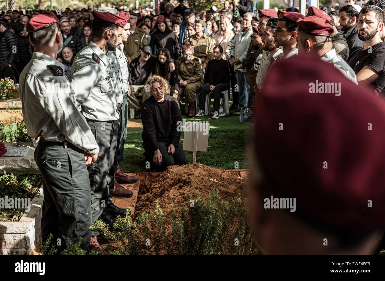 Tel Aviv, Israel. 23rd Jan, 2024. Israelis mourn during the funeral of ...