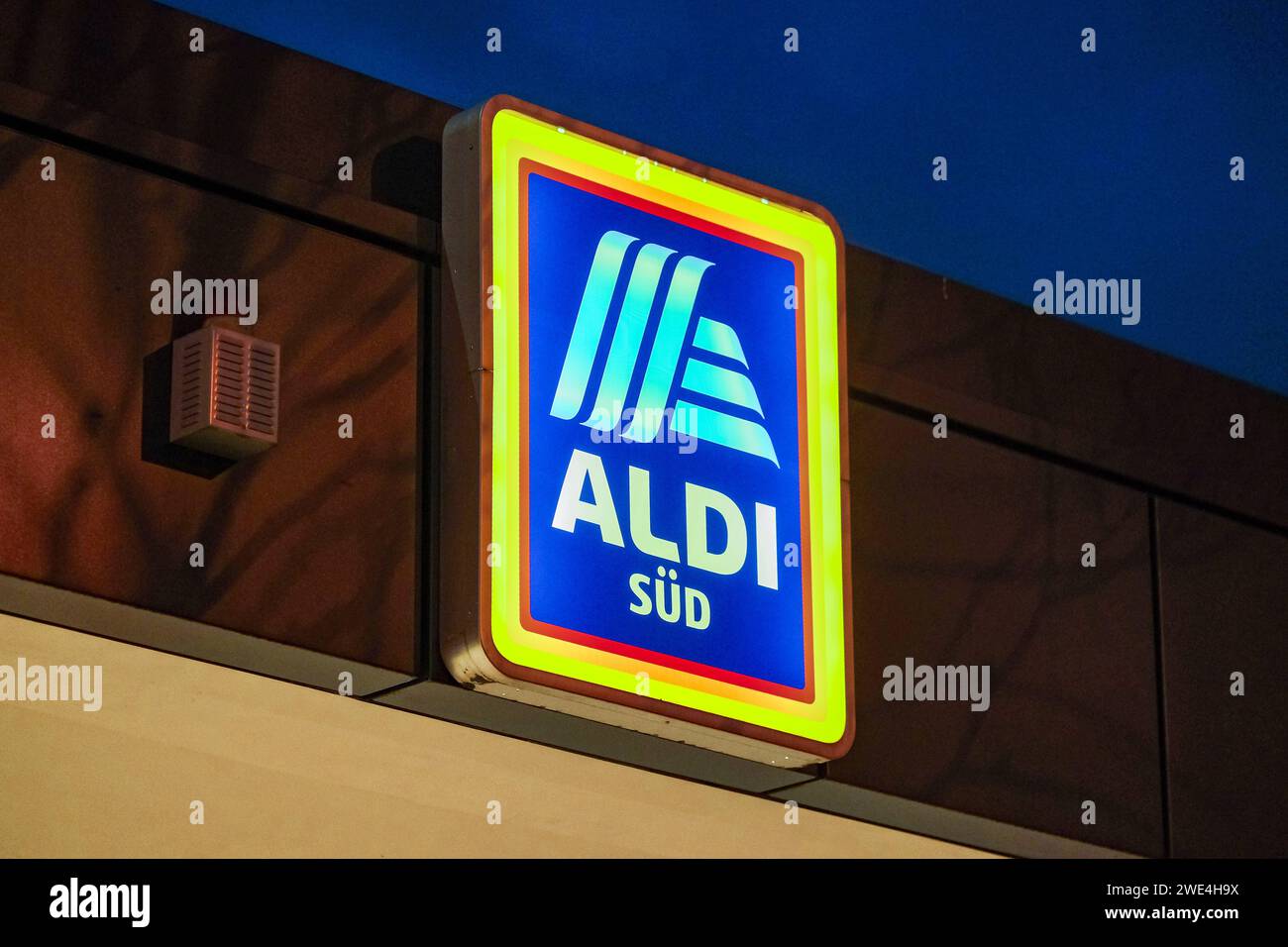 Düsseldorf 23.01.2024 Aldi Süd Lebensmitteldiscounter Supermarkt ...