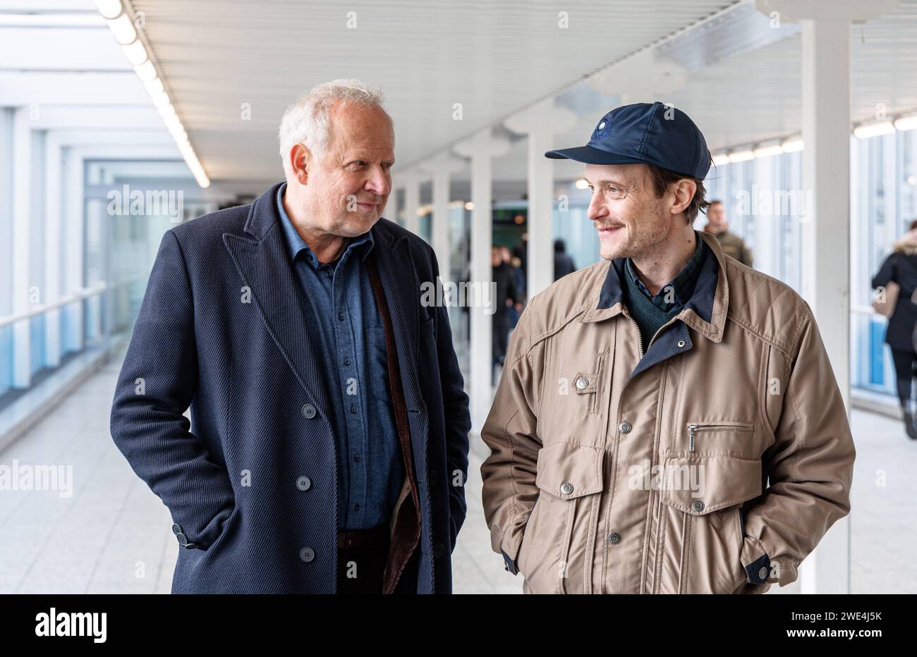 Kiel, Germany. 23rd Jan, 2024. Actors Axel Milberg (l) and August Diehl ...