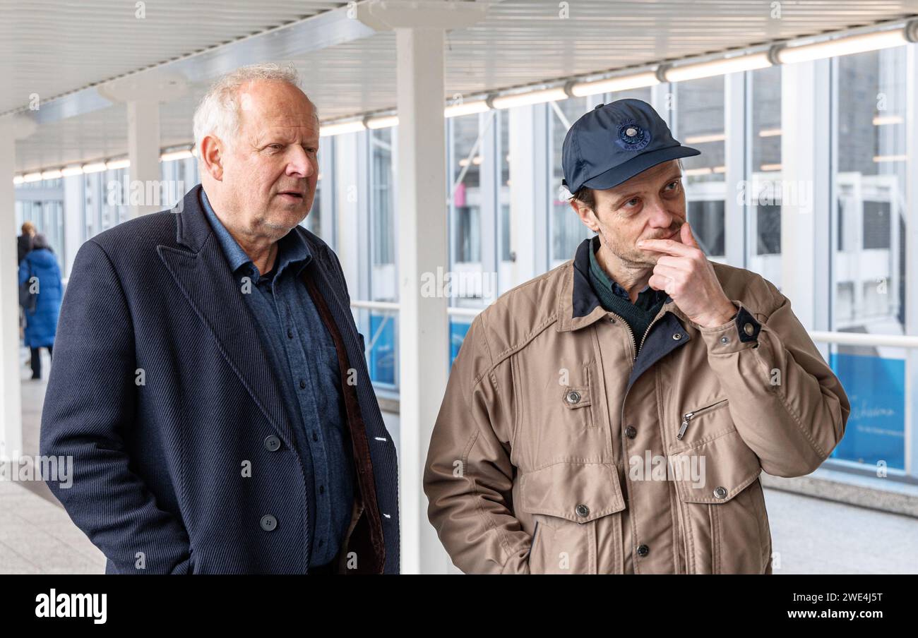 Kiel, Germany. 23rd Jan, 2024. Actors Axel Milberg (l) and August Diehl ...