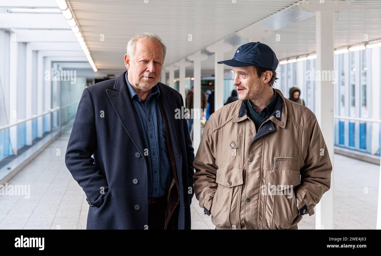 Kiel, Germany. 23rd Jan, 2024. Actors Axel Milberg (l) and August Diehl ...