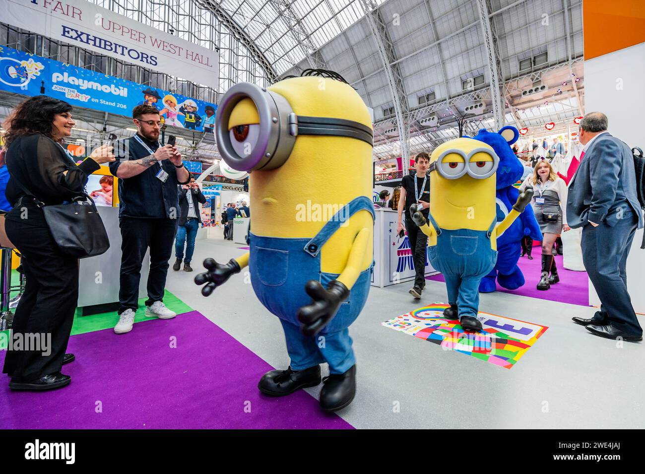 Minions characters hi-res stock photography and images - Alamy