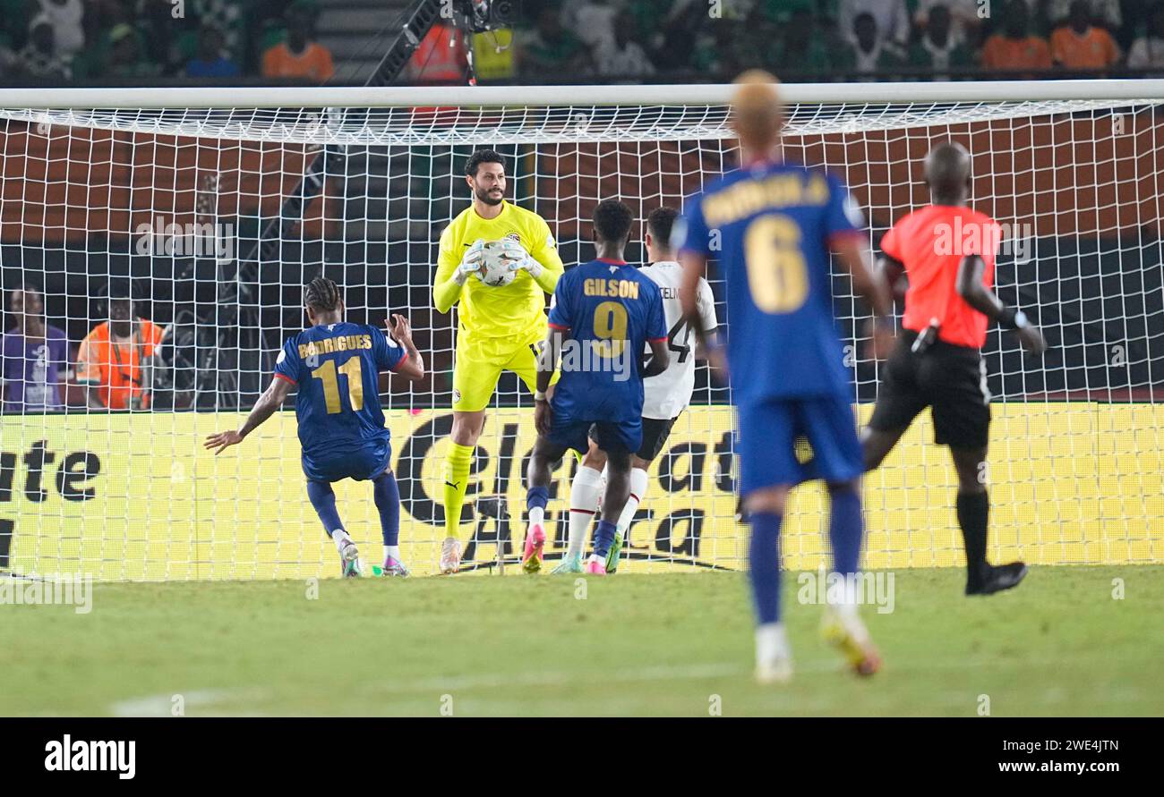 January 22 2024: Mohamed Elsayed Mohamed Elshenawy (Egypt) controls the ...