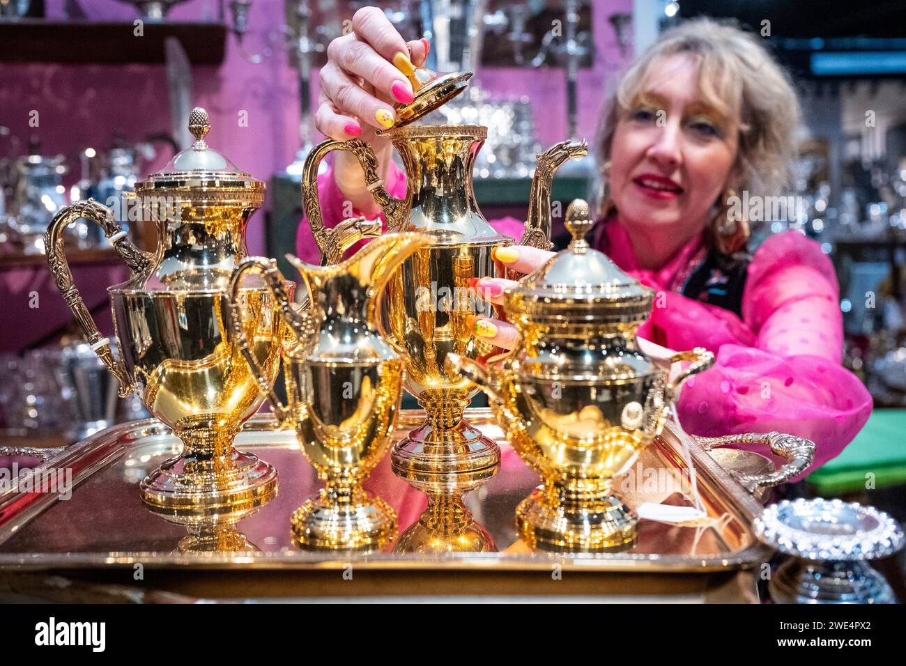London, UK. 23 January 2024. Stand owner Linda Jackson with ‘A gold ...