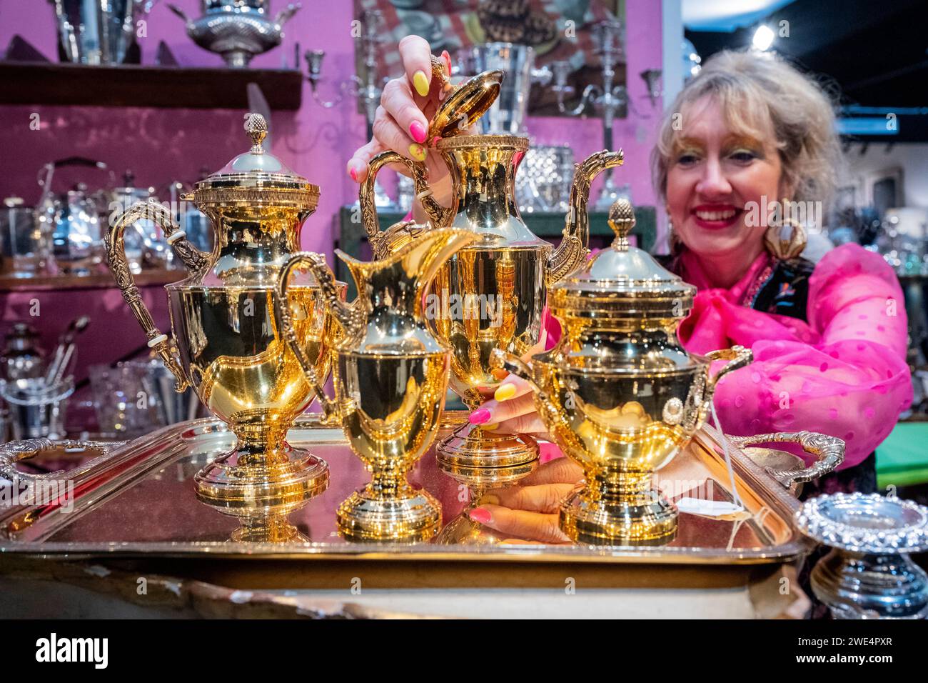 London, UK. 23 January 2024. Stand owner Linda Jackson with ‘A gold ...