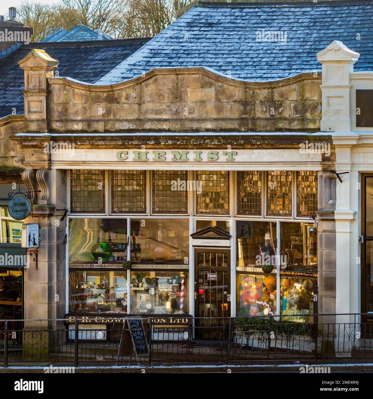 Old fashioned chemist hi-res stock photography and images - Alamy