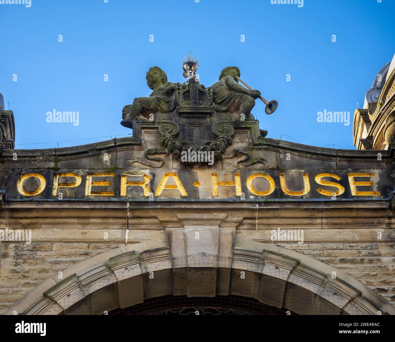 Ramped parapet hi-res stock photography and images - Alamy