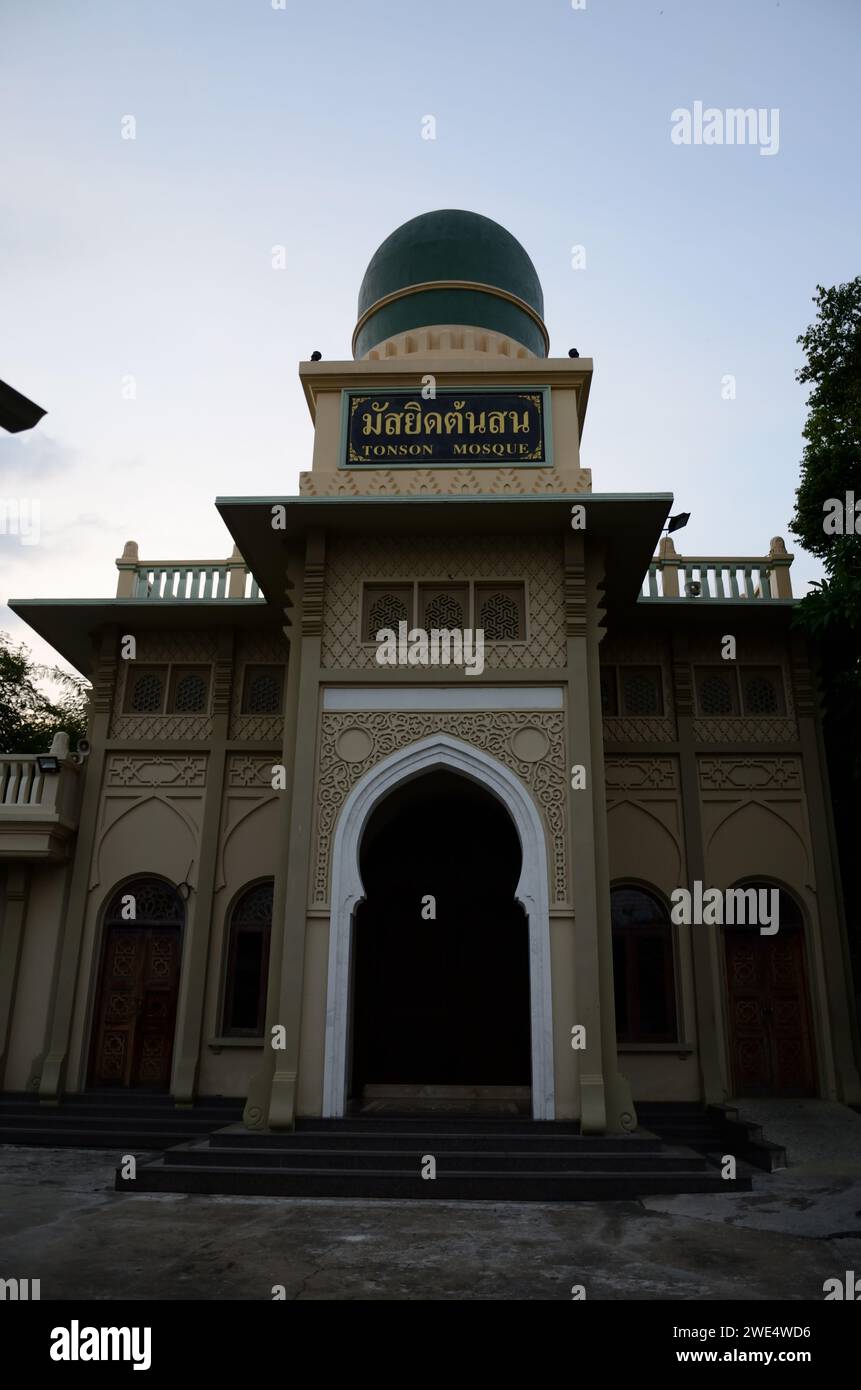 Mosque bangkok hi-res stock photography and images - Alamy