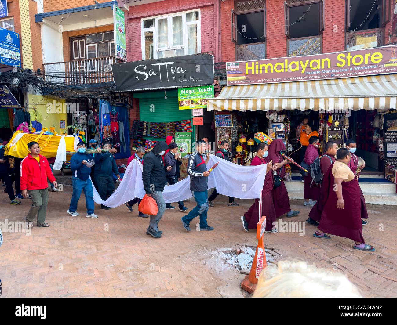 Tibetan buddhist funeral procession hi-res stock photography and images ...