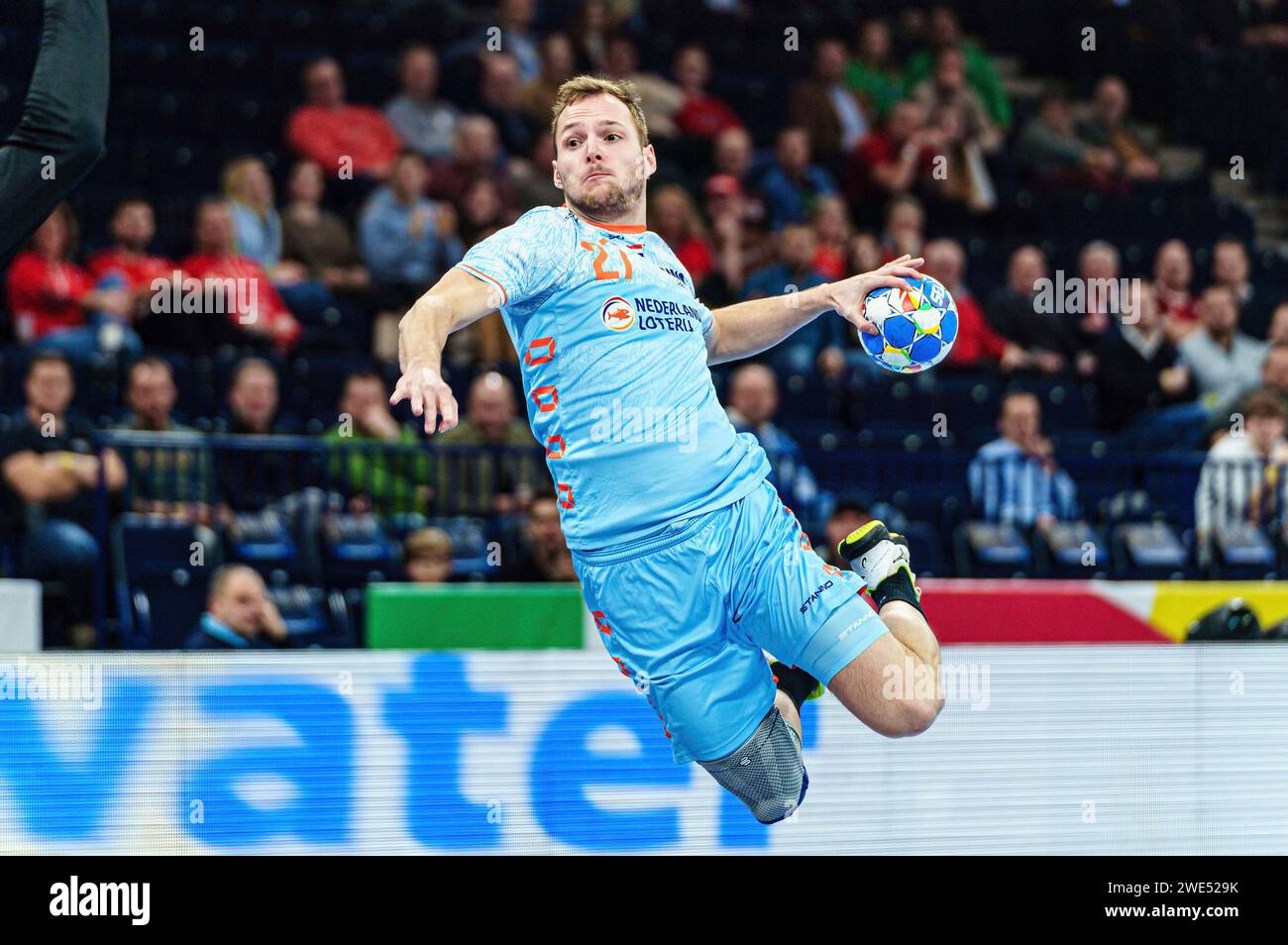 Hamburg, Deutschland. 23rd Jan, 2024. Wurf/Tor Alec Smit (Niederlande, #27) GER, Niederlande vs ...