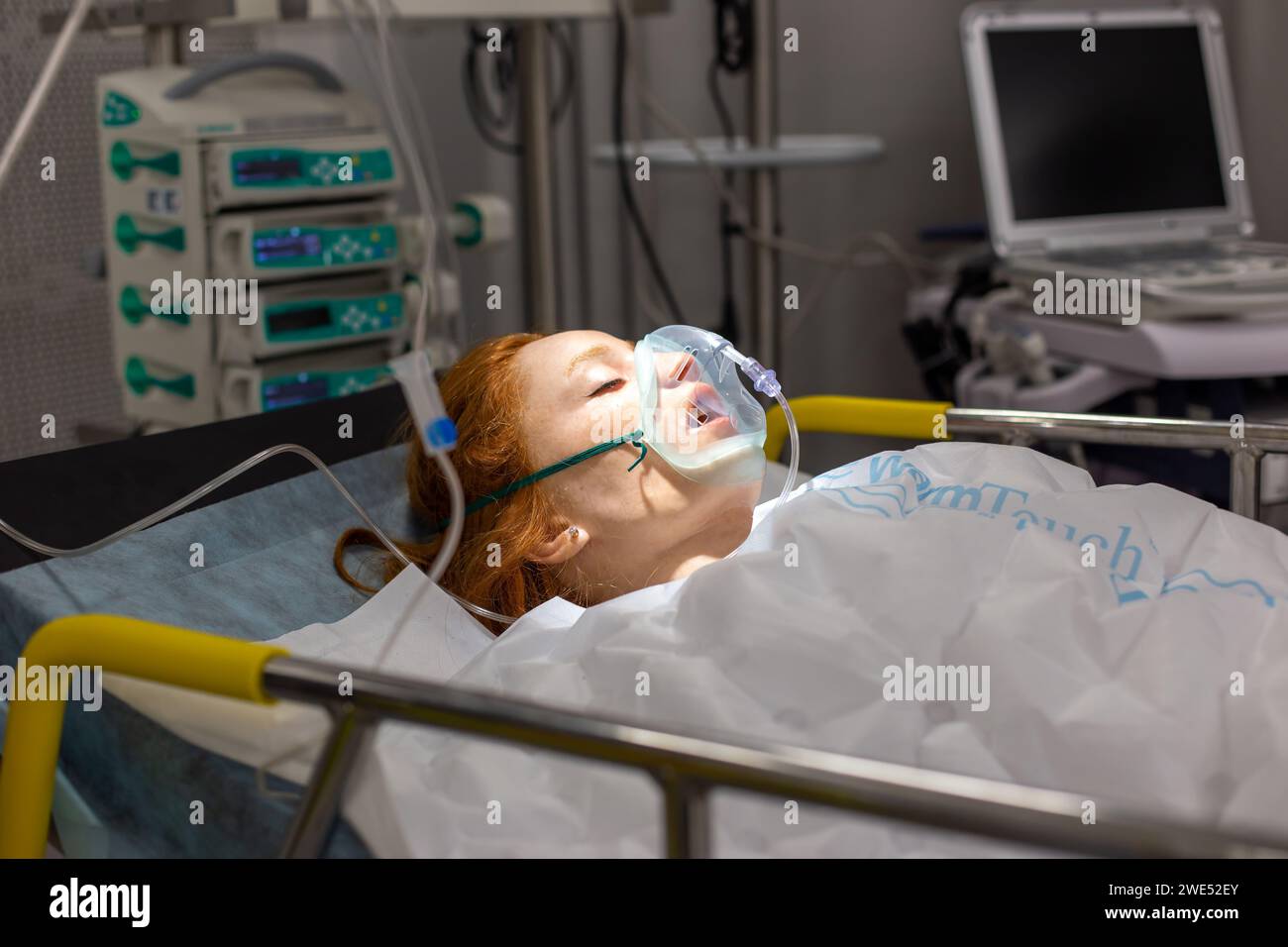 Dummy mannequin patient hospital bed hi-res stock photography and ...