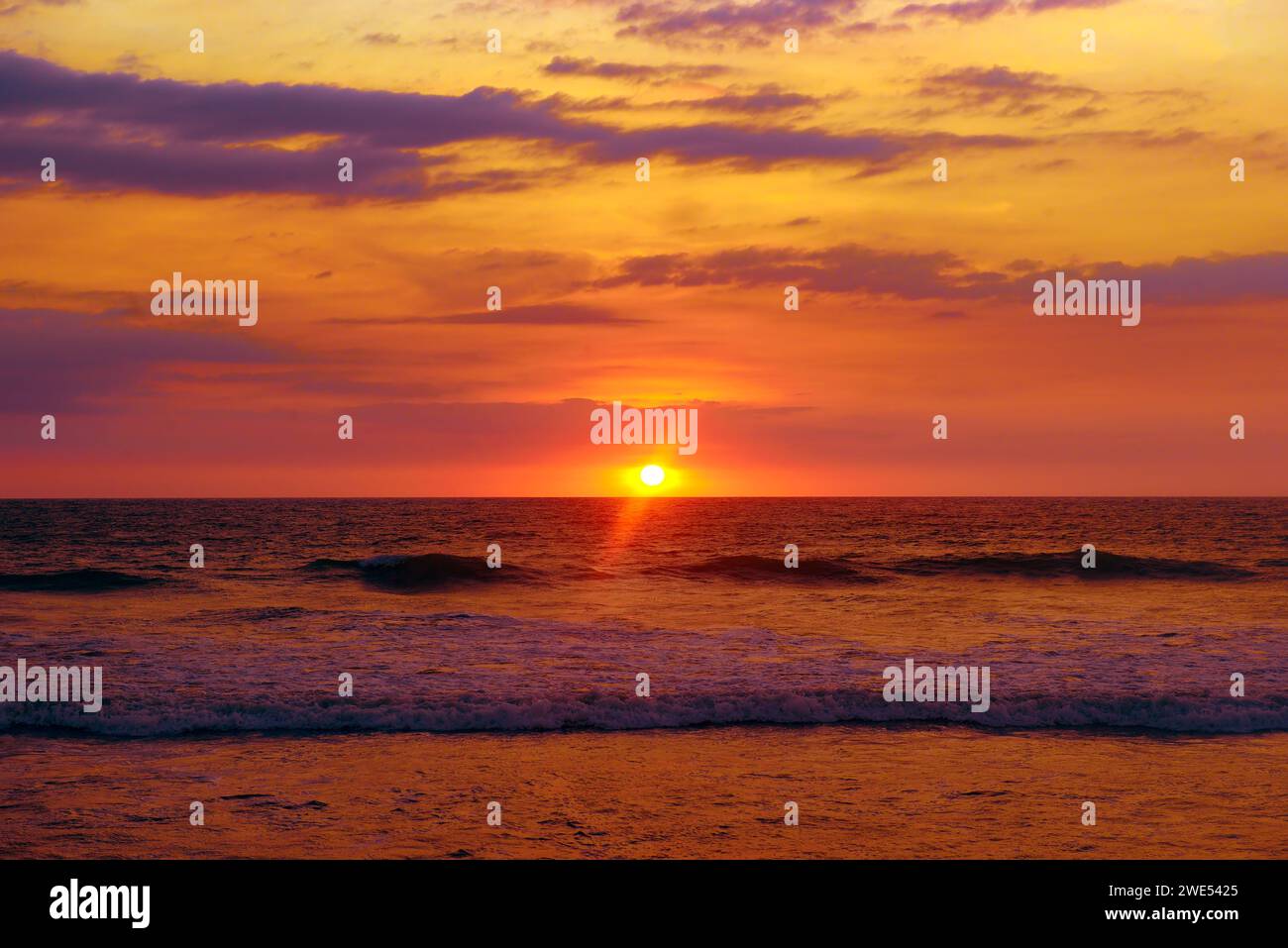 Sunset sky sun horizon ocean cloud coast hi-res stock photography and ...