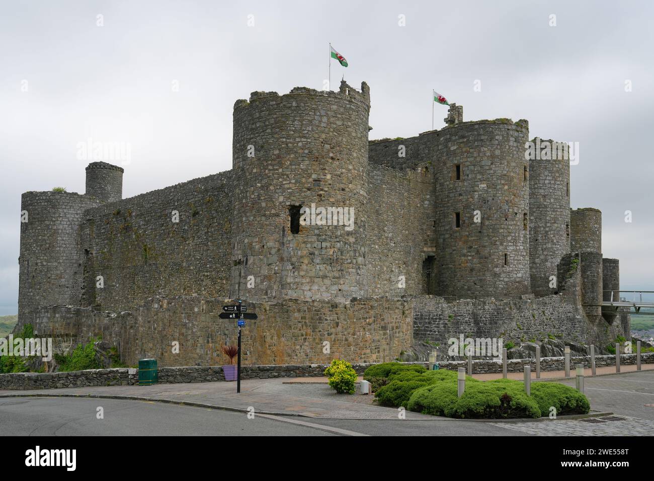 Harlech castle ruins hi-res stock photography and images - Alamy
