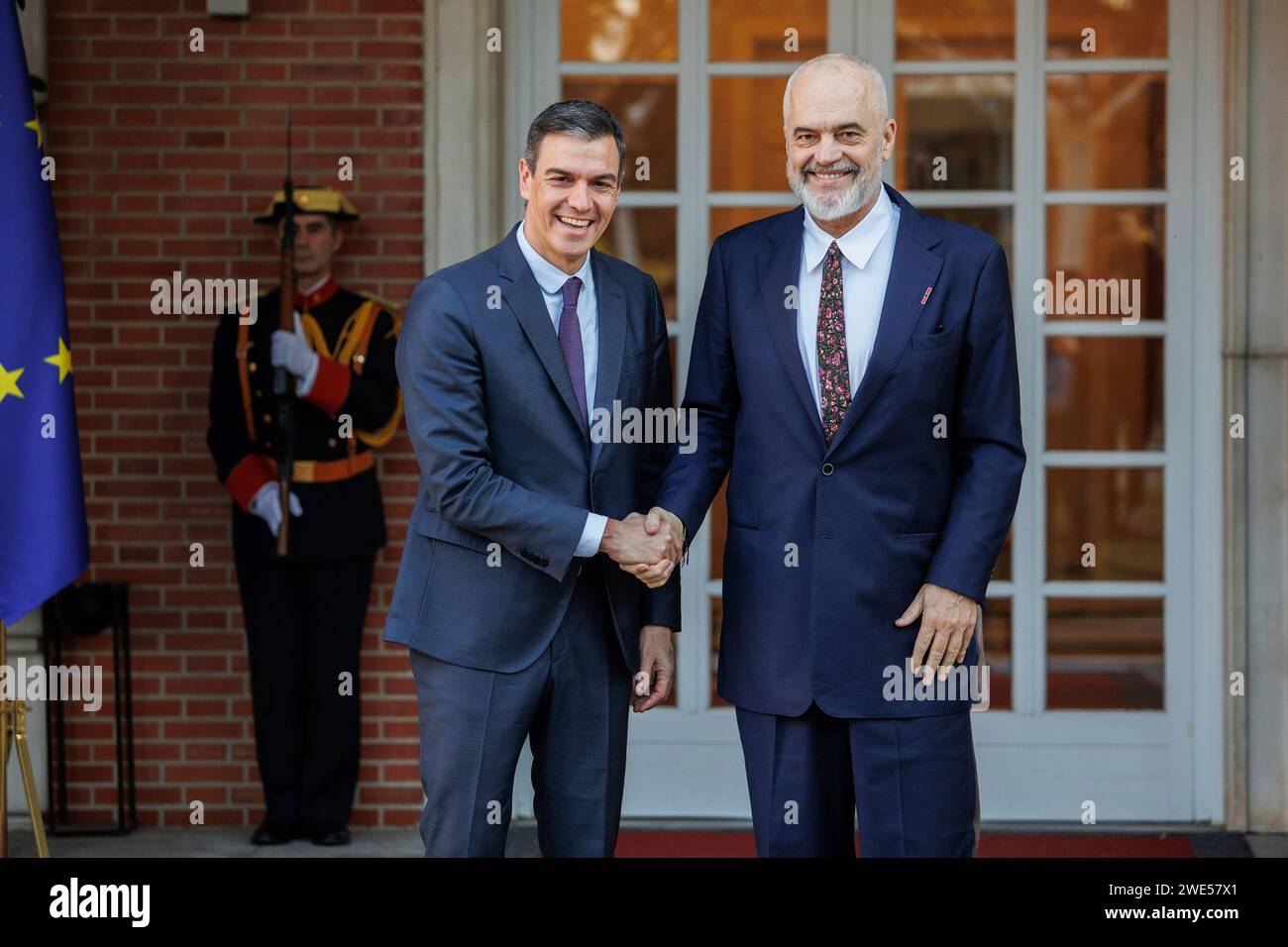 The President of the Government, Pedro Sánchez (l), receives the Prime ...