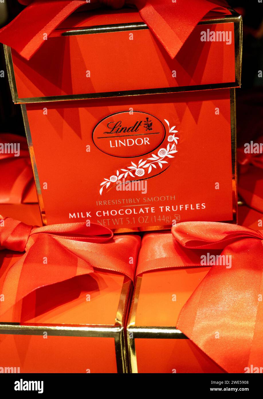 Lindt Chocolatier is a Swiss candy store located at 34th Street Herald ...