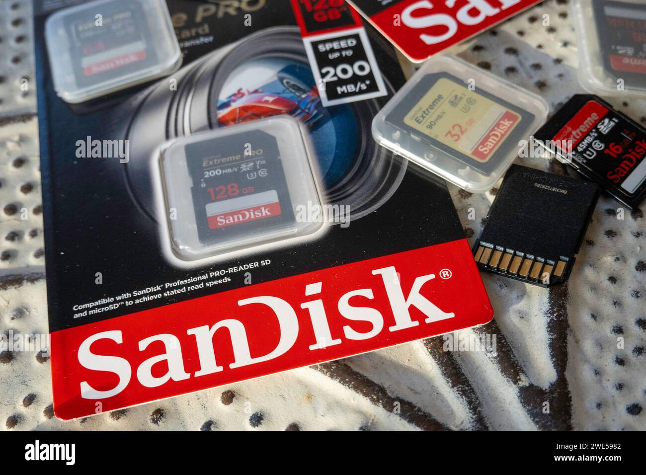 Sandisk extreme pro hi-res stock photography and images - Alamy