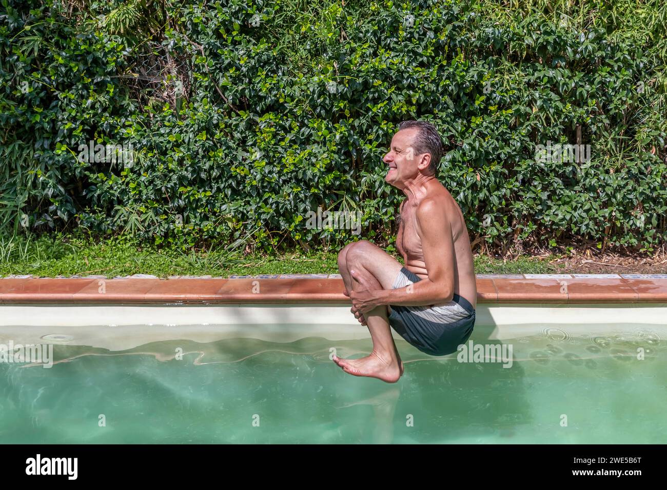 Jump into swimming pool hi-res stock photography and images - Alamy
