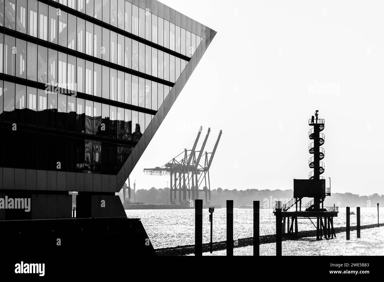 Ship shaped buildings hi-res stock photography and images - Alamy