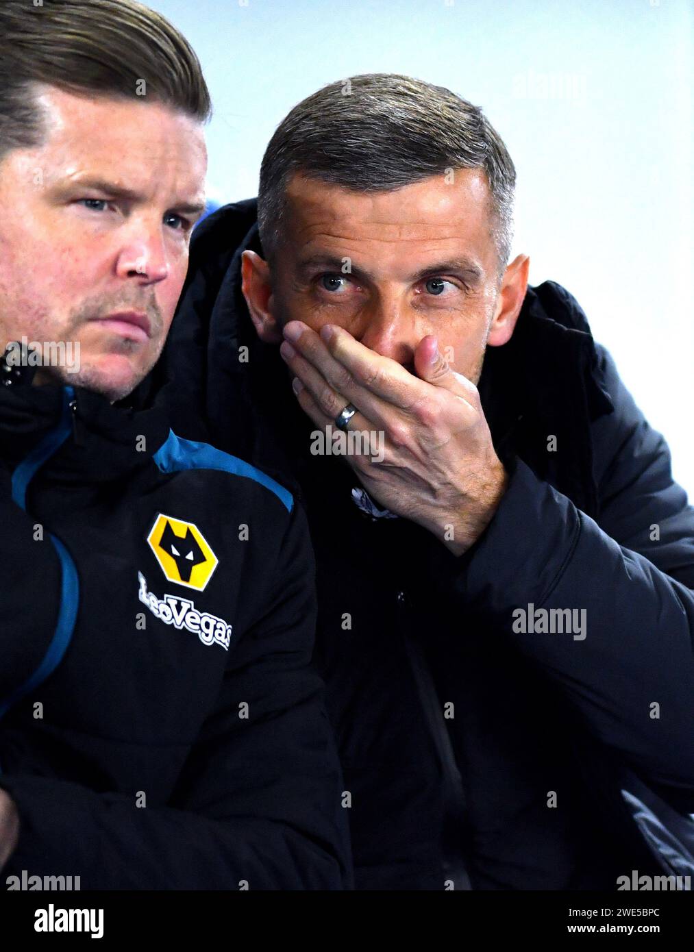 Gary oneil hand over mouth hi-res stock photography and images - Alamy