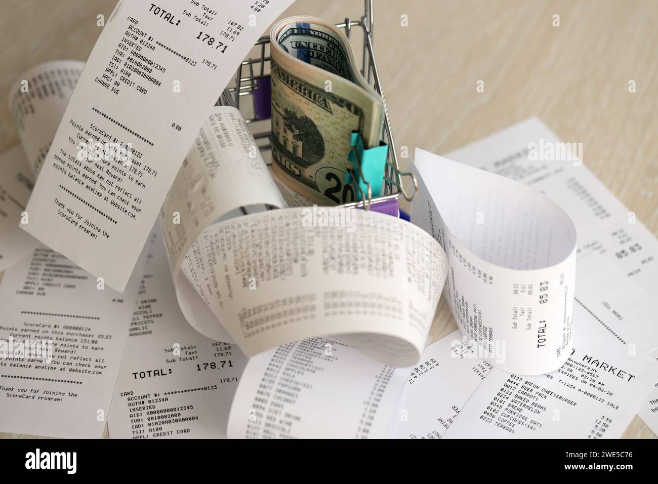 Receipt roll spend bill hi-res stock photography and images - Alamy