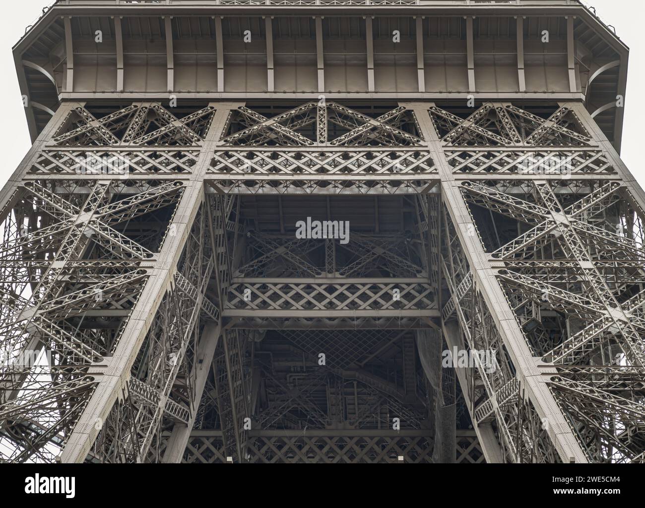 Eiffel tower symmetrical hi-res stock photography and images - Alamy