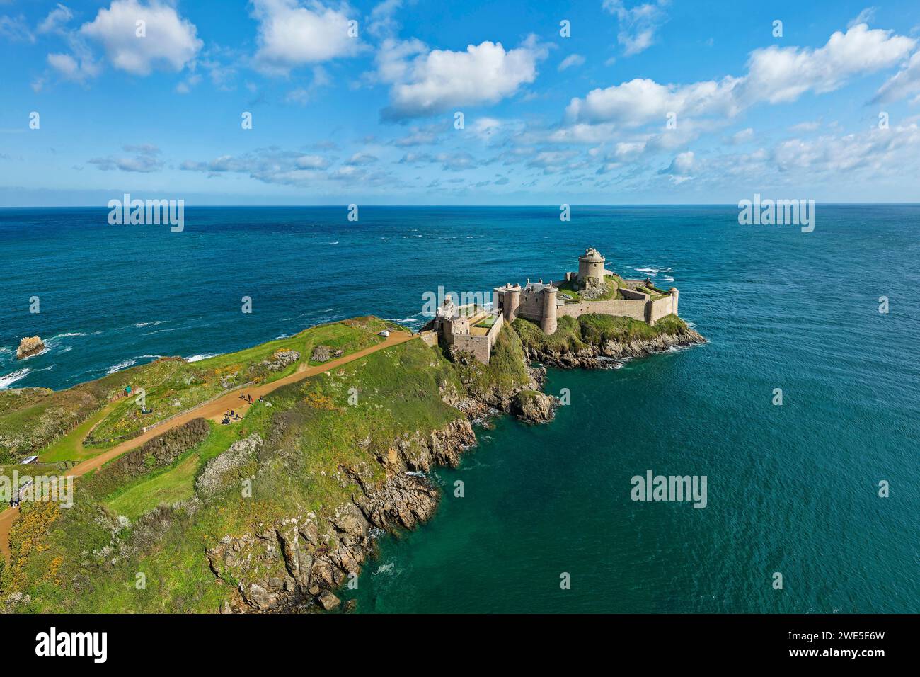 Fort La Latte, near Cap Fréhel, Côte d'Émeraude, Emerald Coast ...