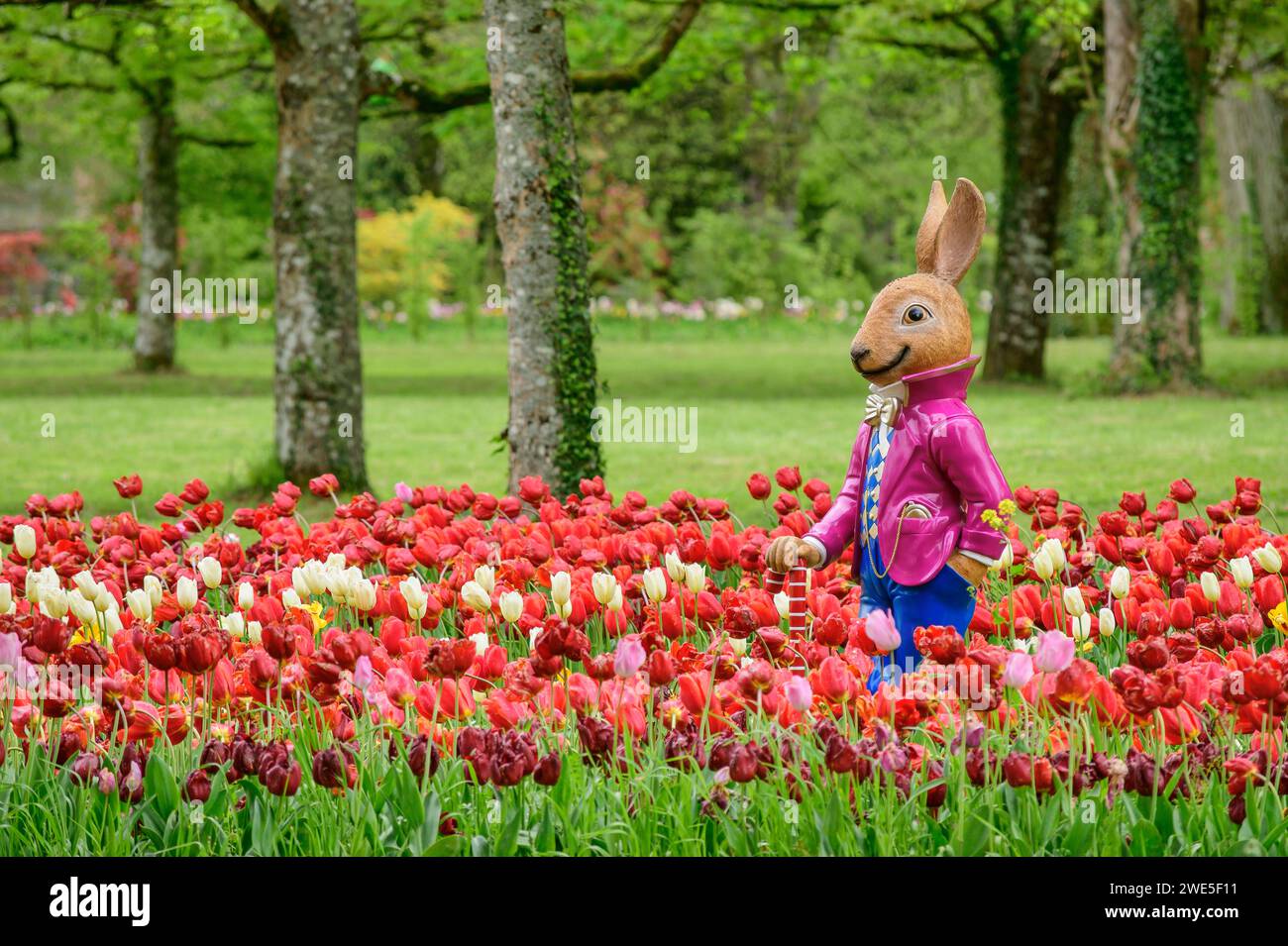 Easter decoration in the castle park of Château de Cheverny, Loire ...