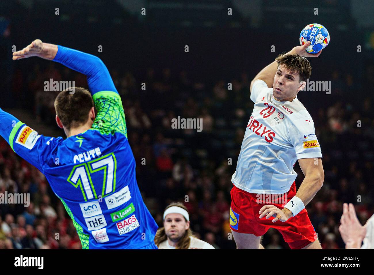 Hamburg, Deutschland. 23rd Jan, 2024. Wurf/Tor Aaron Mensing (Daenemark ...