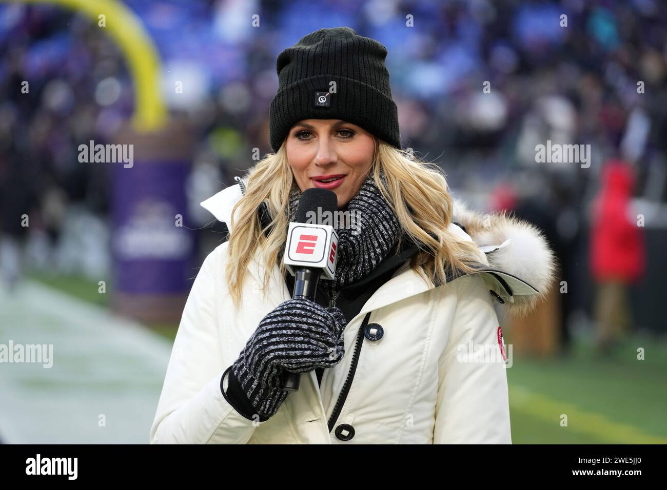 BALTIMORE, MARYLAND, JAN 20: ESPN sideline reporter Laura Rutledge ...