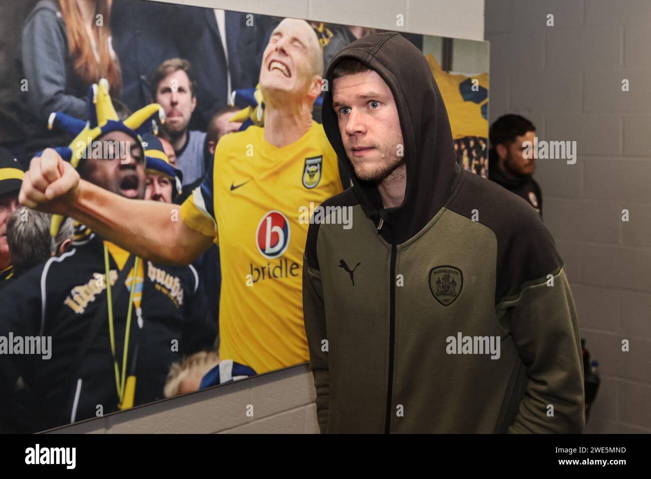 Ben Killip of Barnsley arrives during the Sky Bet League 1 match Oxford ...