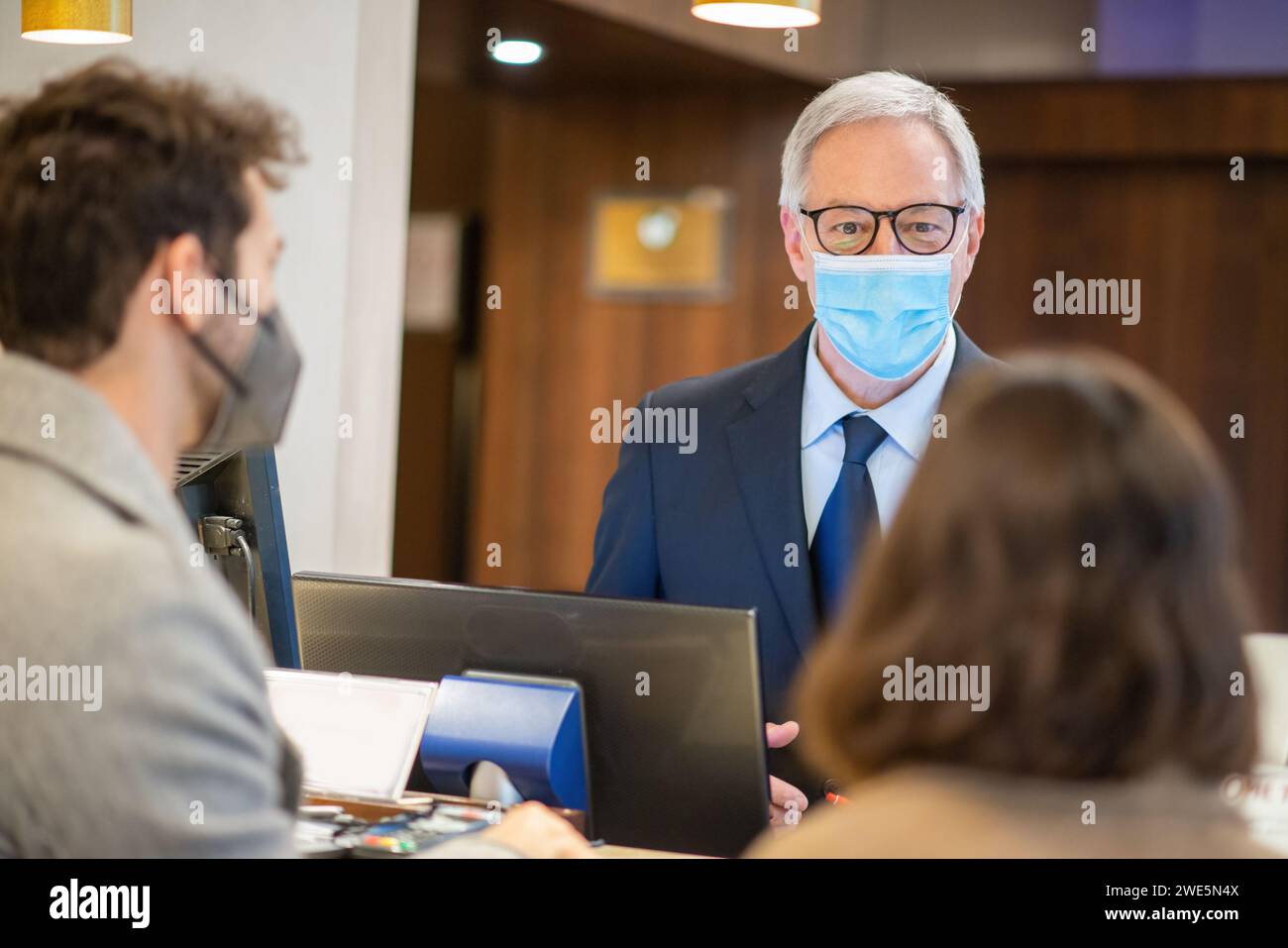 Check in hotel customers hi-res stock photography and images - Alamy