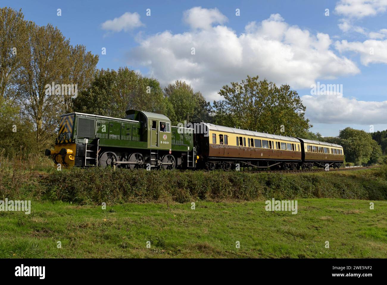 British Railways Class 14 heritage diesel loco climbs Eardington bank ...