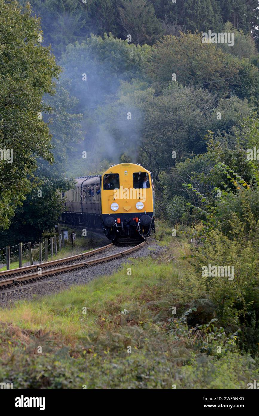 British Railways Class 20 heritage diesel loco climbs Eardington bank ...