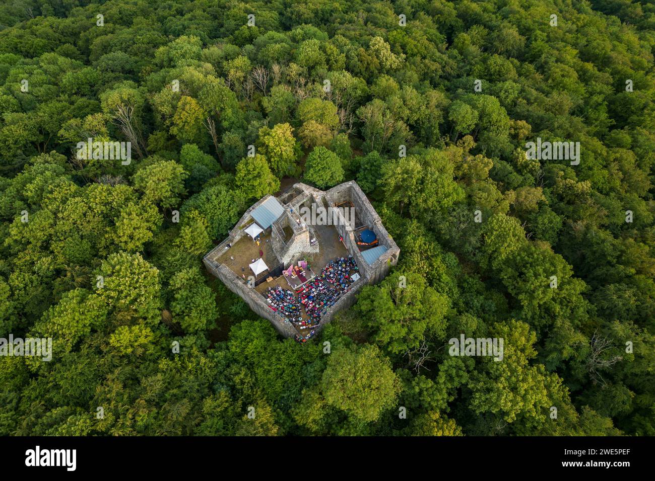 Aerial view of an open-air theater performance by the Stoppel theater ...