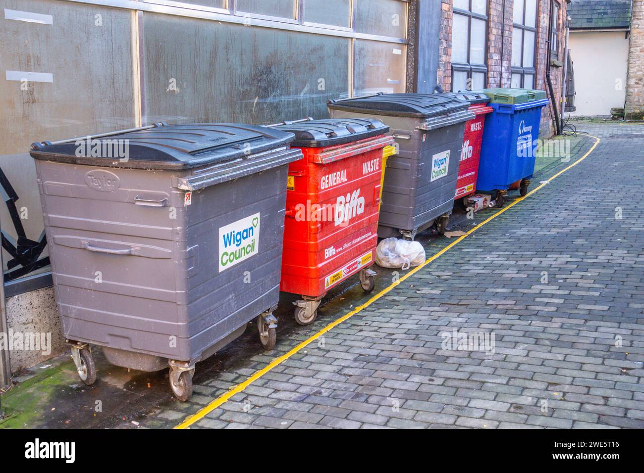Leeds city council waste collection hi-res stock photography and images ...