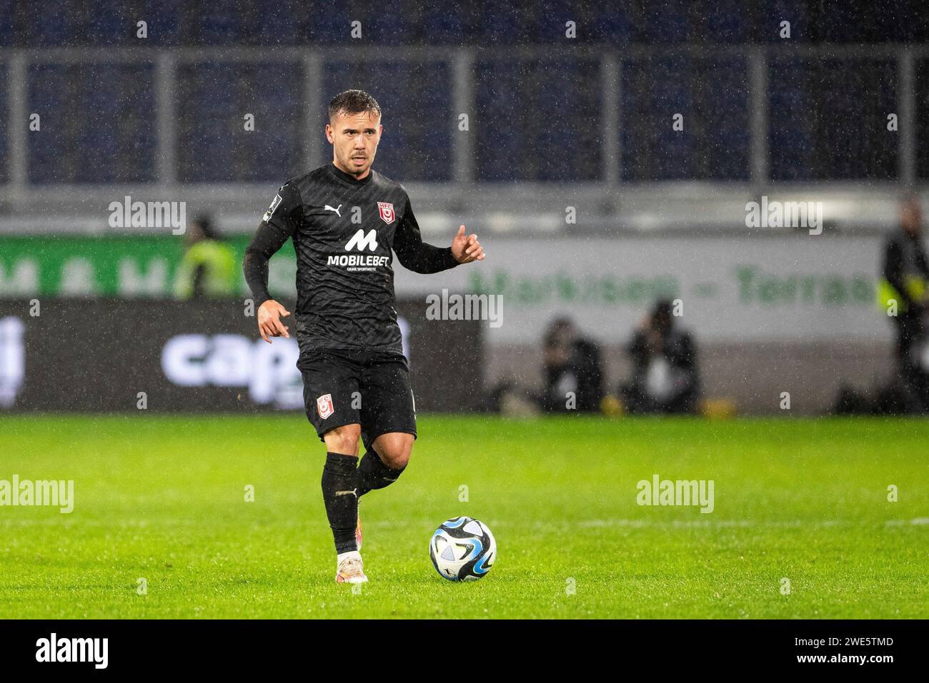 Duisburg, Deutschland. 23rd Jan, 2024. Nico Hug (Hallescher FC, 22) 3 ...