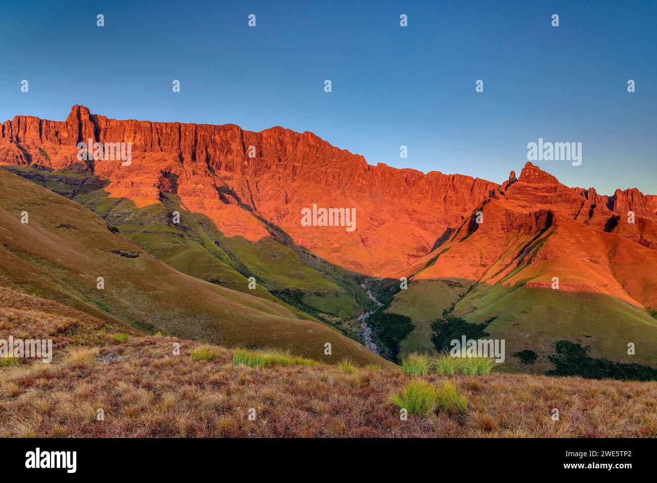 Steep cleft hi-res stock photography and images - Alamy